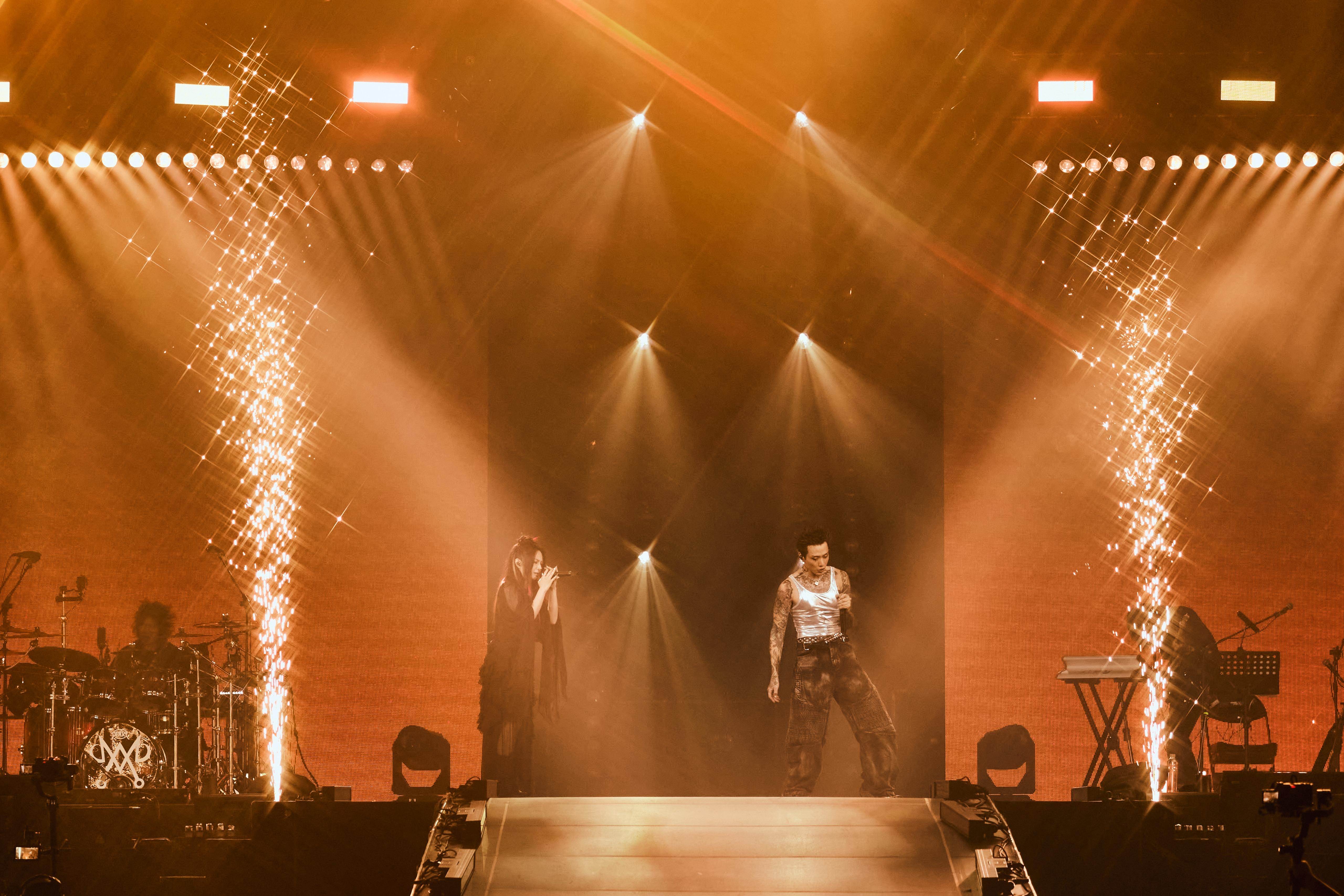 Marz23唱一半跳了！「大玩人體衝浪」 穿上內衣毫不客氣｜東森娛樂